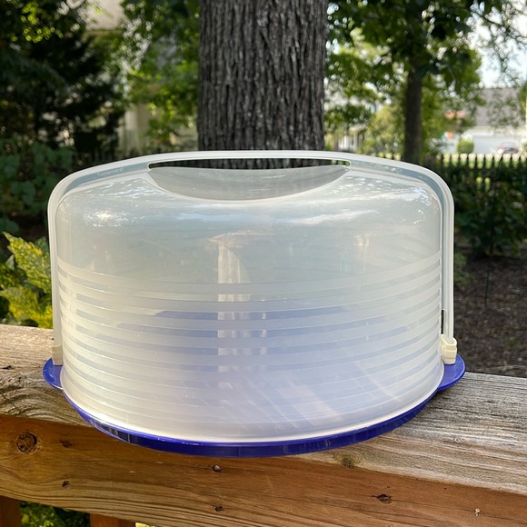 Tupperware | Kitchen | Tupperware Round Cake Taker With Handle And ...
